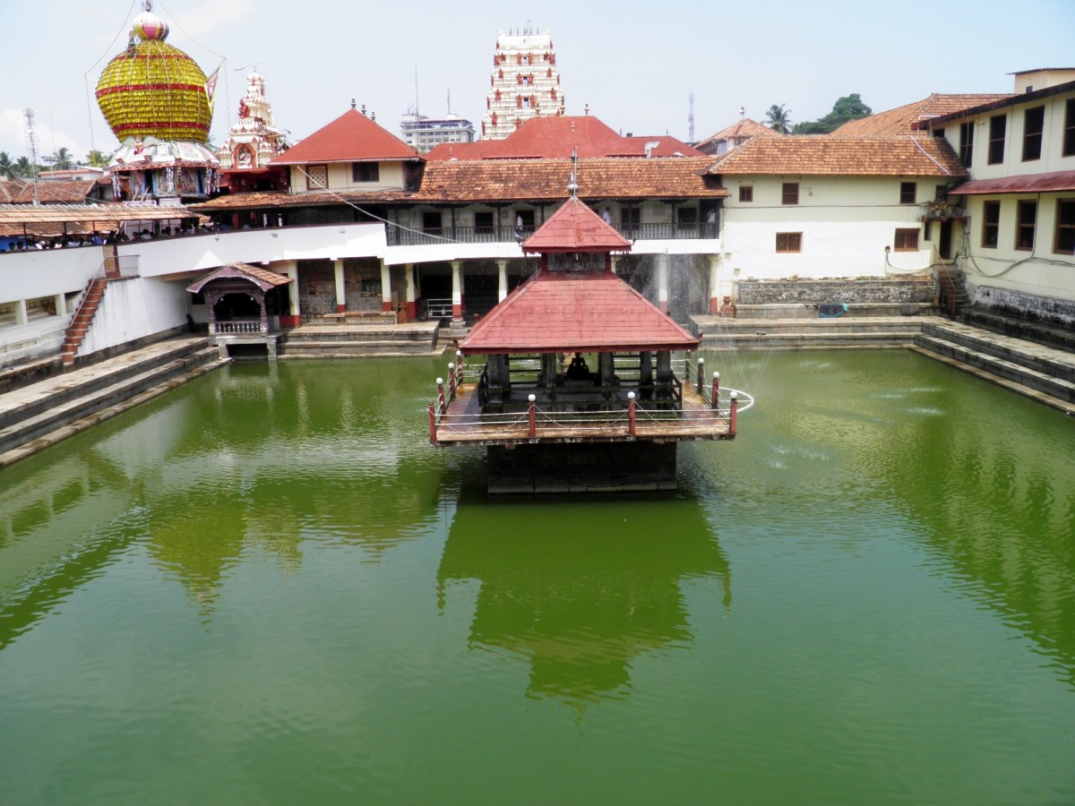 Dasara pada on Madhwa sarovara, Udupi – Madhwa